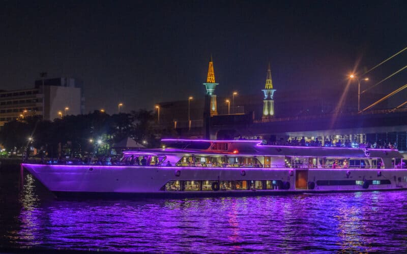 Cruise Through the History and Beauty of the Chao Phraya River